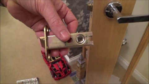Door Latch Won't Retract? Here is How to Fix It - HomeVib