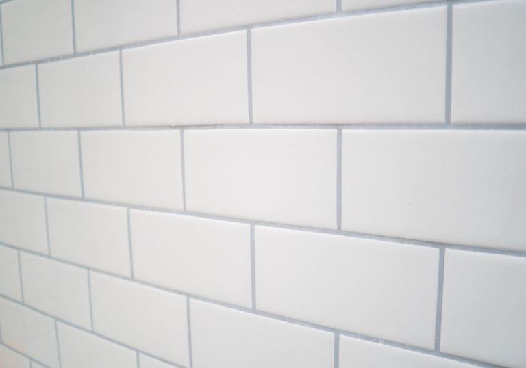 What Color Grout Should You Use With White Subway Tile? - HomeVib